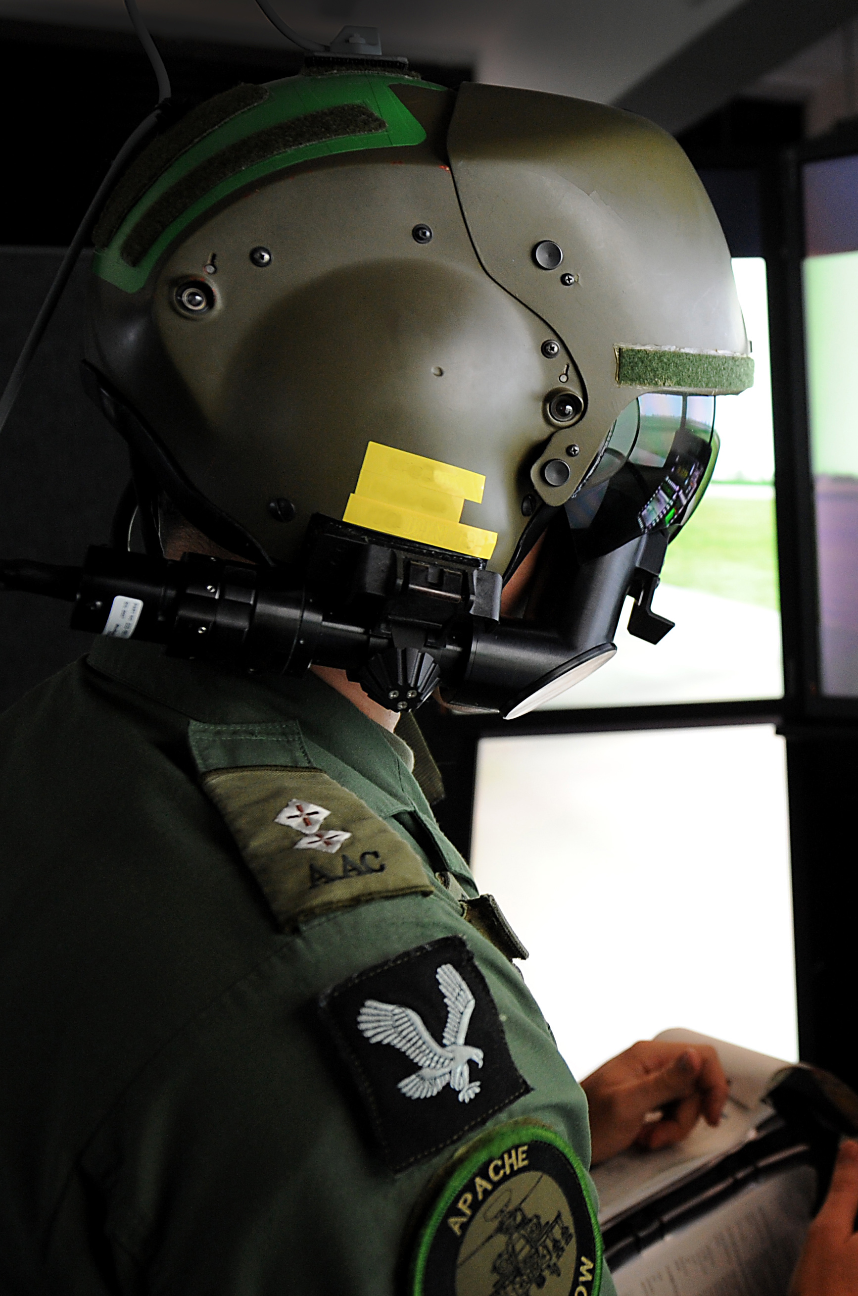 Apache Pilot Training on Simulator - Defence Online