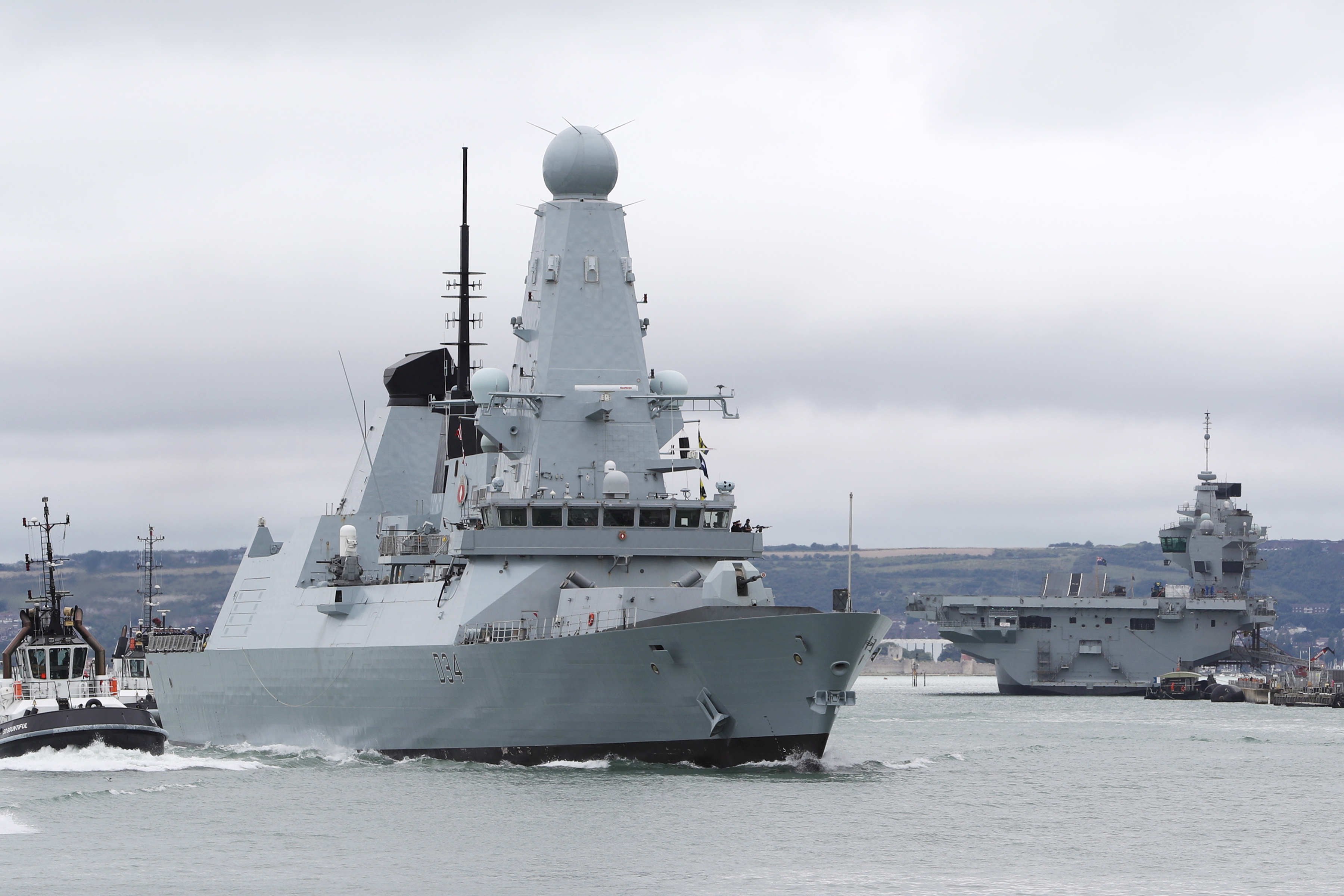 HMS Diamond begins nine month gulf deployment