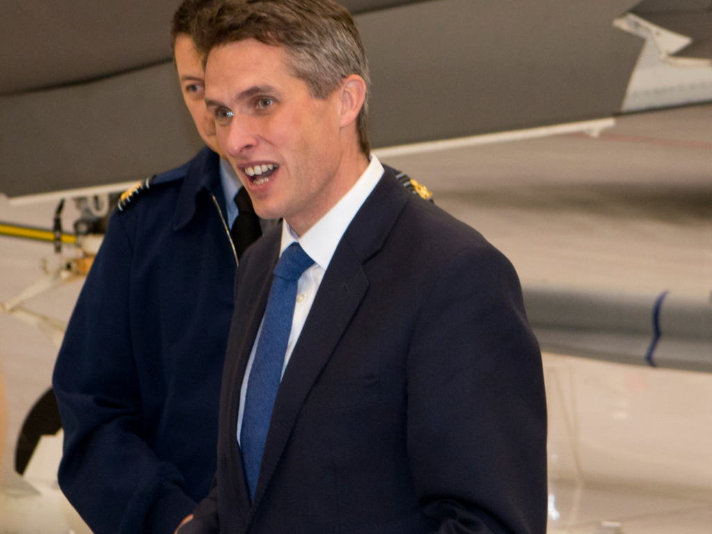 Defence Online | Defence Secretary makes his first base visit to Wales