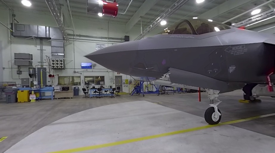 360 VIDEO: F-35 Test Pilot Walkaround - Defence Online